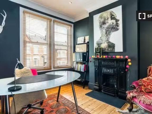 3 bedroom apartment for rent in Crofton Park, London