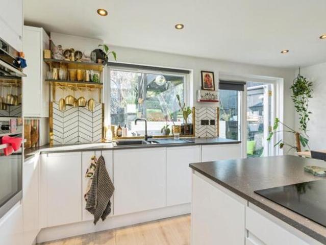 3 bedroom apartment for rent in Dunsmure Road, London, N16