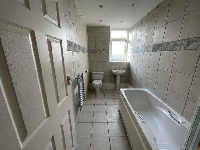 3 bedroom apartment for rent in Dawson Street, Thackley, Bradford, BD10