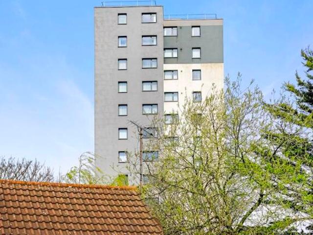 3 bedroom apartment for rent in Dean House, L22