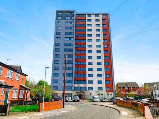 3 bedroom apartment for rent in Dean House, L22