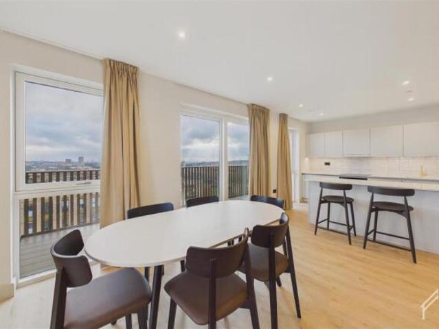 3 bedroom apartment for rent in Delfino House, London NW9