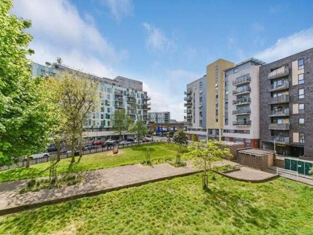 3 bedroom apartment for rent in Dickens Estate, London, SE16