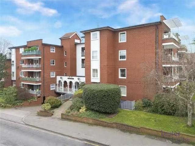 3 bedroom apartment for rent in Dolphin Court, High Road, Chig.