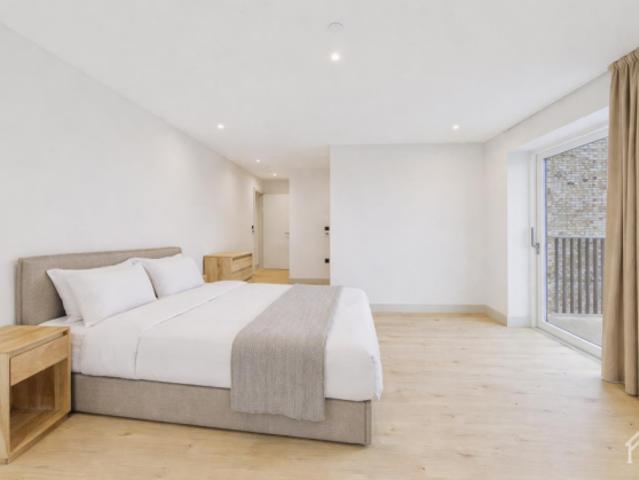 3 bedroom apartment for rent in Draycote House, London NW9