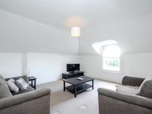 3 bedroom apartment for rent in Evesham Road Cheltenham GL52