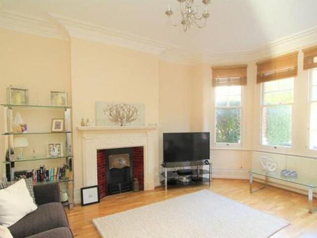 3 Bedroom Apartment For Rent In Ealing, London