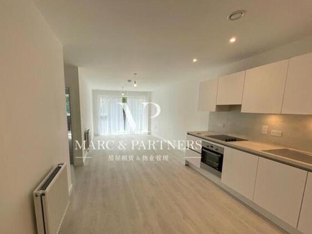 3 Bedroom Apartment For Rent In East Acton Lane, London