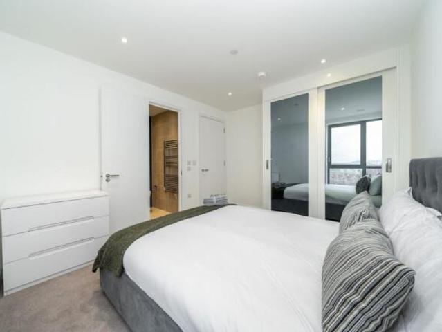 3 bedroom apartment for rent in East Ferry Road, Heritage Tower, E14