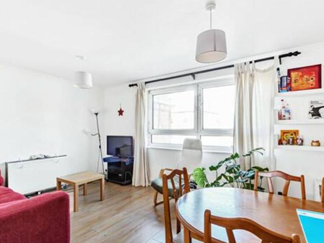 3 Bedroom Apartment For Rent In East Finchley, London