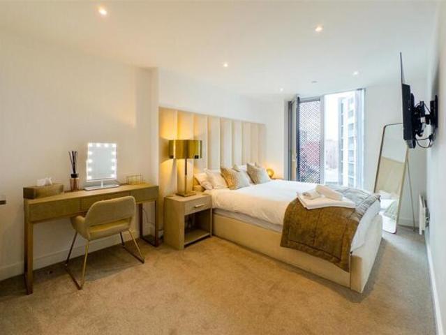3 bedroom apartment for rent in East Tower, Owen Street, M15