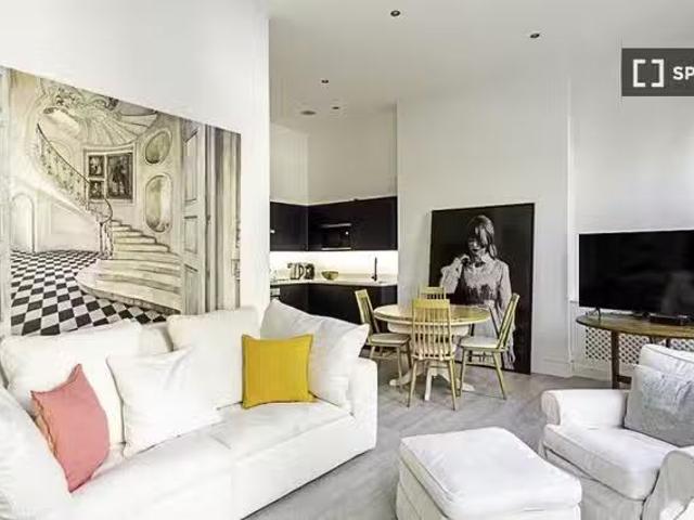3 bedroom apartment for rent in Earl'S Court, London