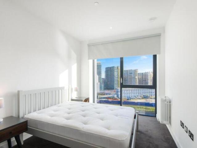 3 bedroom apartment for rent in Echo House, London City Island, London, E14