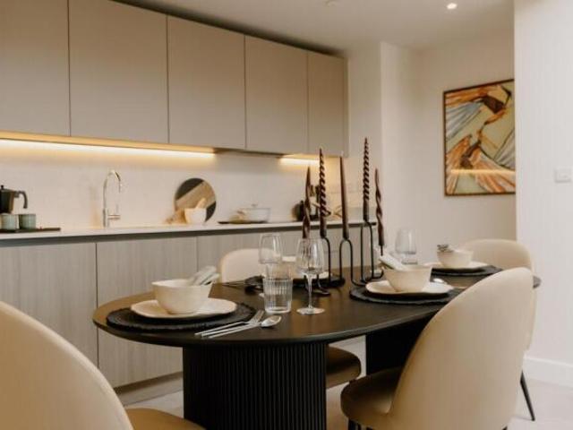 3 bedroom apartment for rent in Embassy Boulevard, London, SW11