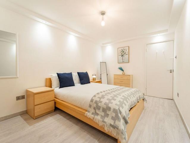 3 bedroom apartment for rent in Endell Street, WC2H