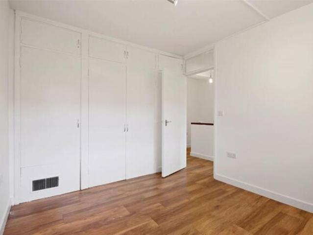 3 bedroom apartment for rent in Eric Street, London, E3