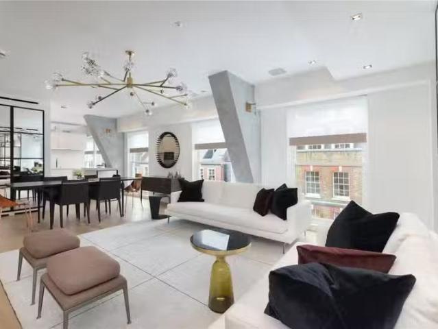 3 bedroom apartment for rent in Esinteraction Street, London.