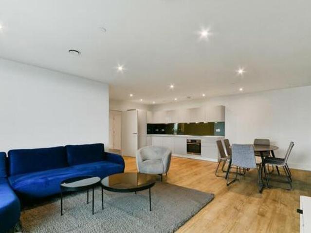 3 Bedroom Apartment For Rent In Fairfield Avenue, Staines