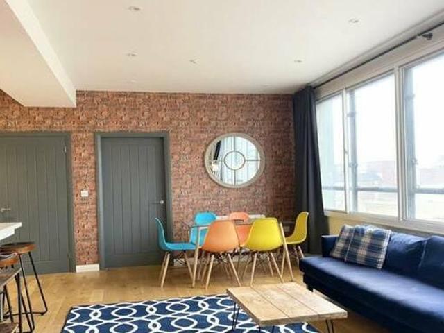 3 bedroom apartment for rent in Fargate Sheffield South Yorkshire S1