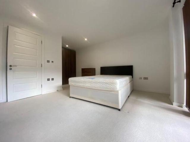 3 bedroom apartment for rent in Fawe Street, London, E14