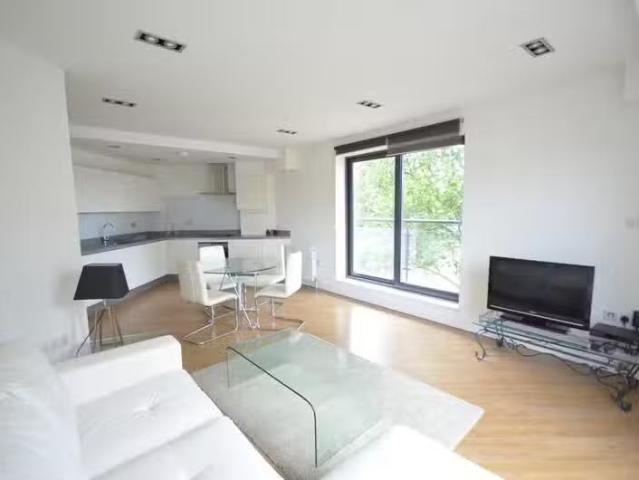 3 bedroom apartment for rent in Fern Street, London, E3