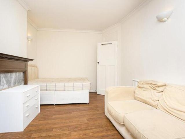 3 bedroom apartment for rent in Finchley Lane, Hendon, London, NW4
