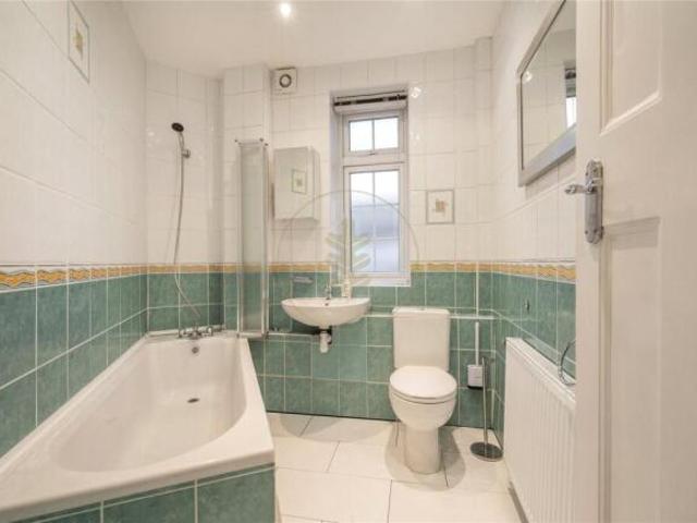 3 bedroom apartment for rent in Finchley Road, London, NW2
