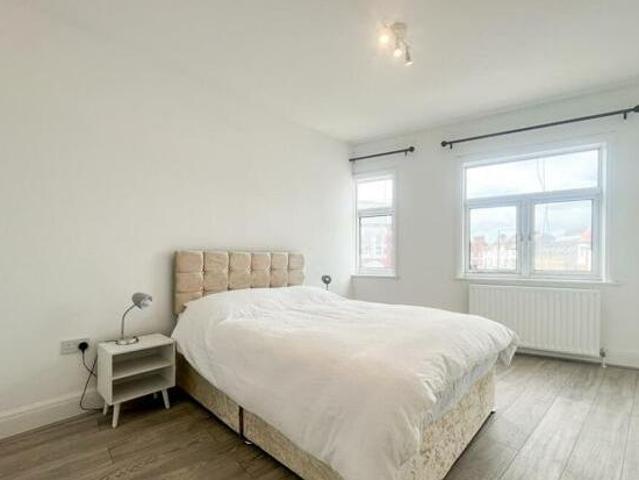 3 Bedroom Apartment For Rent In Finchley