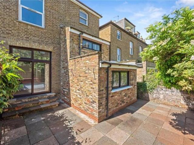 3 bedroom apartment for rent in Finsbury Park Road, London, N4