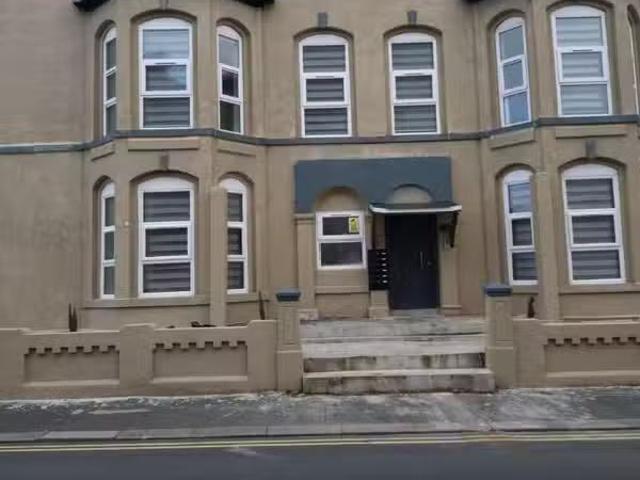 3 bedroom apartment for rent in Flat 3, Lansdowne Place, Black.