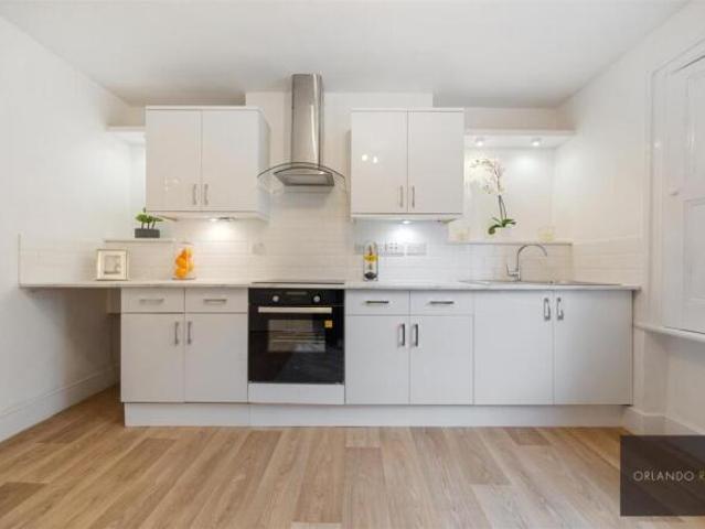 3 bedroom apartment for rent in Flaxman Road, Camberwell, SE5