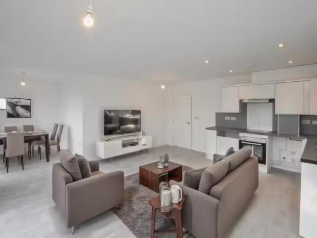 3 bedroom apartment for rent in Folkestone Road, Dover, CT17
