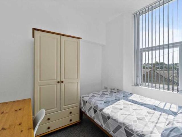 3 bedroom apartment for rent in Ford Park Road, Plymouth, PL4