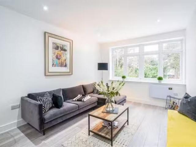 3 bedroom apartment for rent in Foxley Lane, Purley, CR8