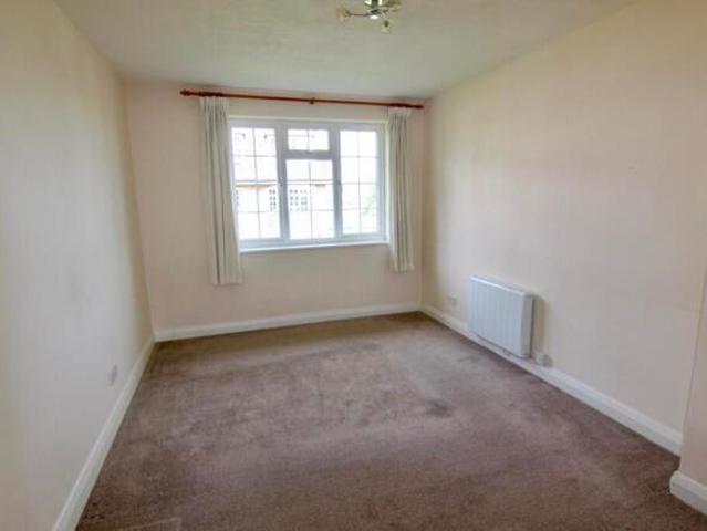 3 bedroom apartment for rent in Guildford GU4