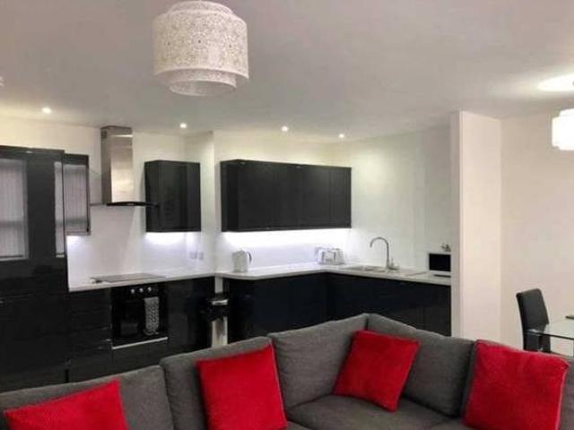 3 bedroom apartment for rent in Gartside Street Delph OL3