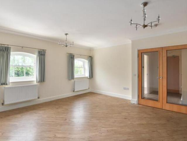 3 bedroom apartment for rent in George Roche Road, CT1