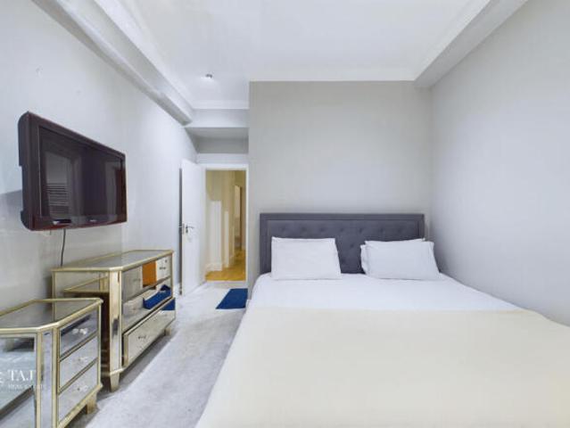 3 bedroom apartment for rent in George Street, London, W1H