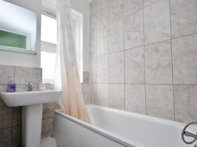 3 bedroom apartment for rent in Germander Way, London, E15