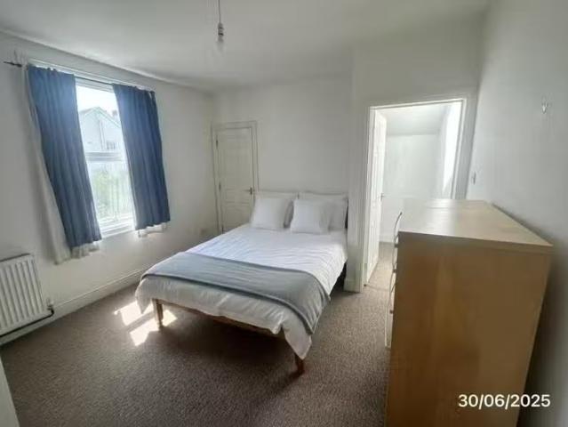 3 bedroom apartment for rent in Gloucester Road, Bishopston, B.