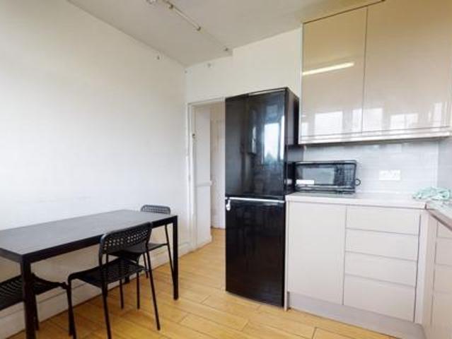 3 Bedroom Apartment For Rent In Goswell Road, London