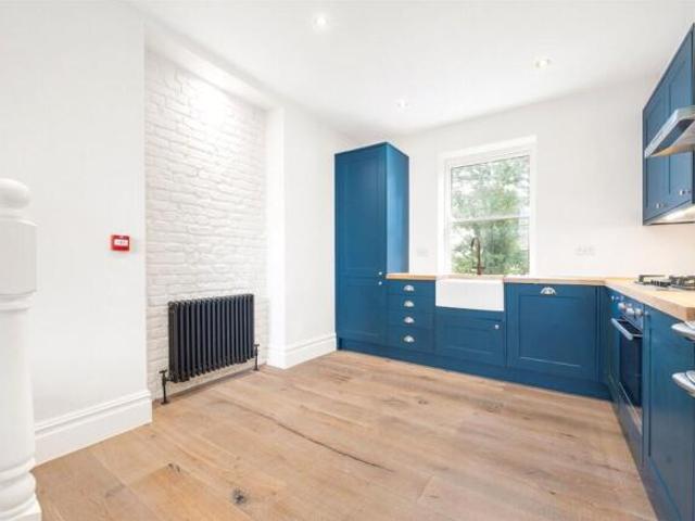 3 bedroom apartment for rent in Gowlett Road, Peckham Rye, London, SE15