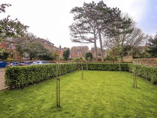 3 bedroom apartment for rent in Grange Road, Eastbourne, BN21