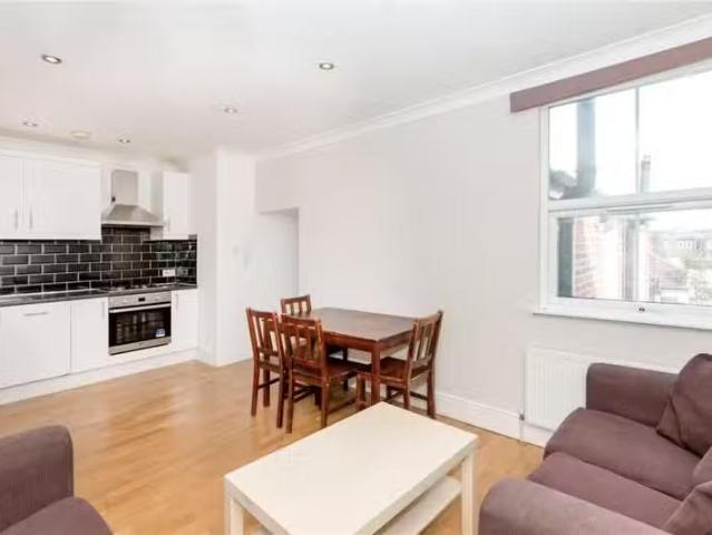 3 bedroom apartment for rent in Grenfell Road, Tooting, London.