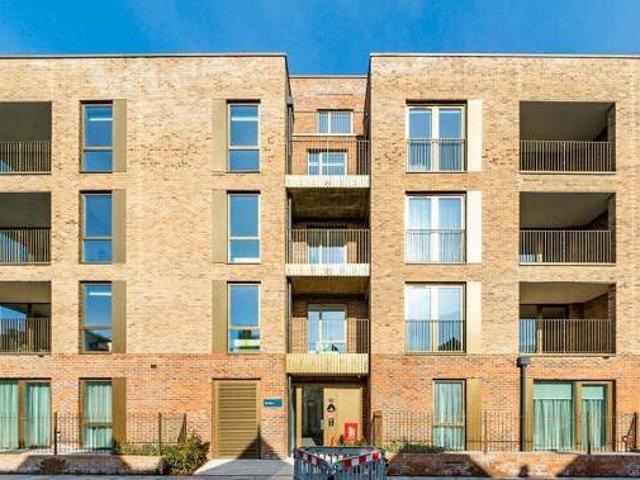 3 Bedroom Apartment For Rent In Green Lanes, London