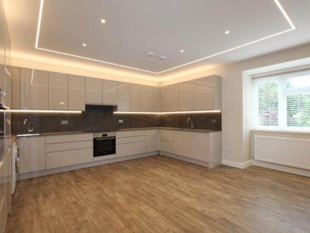 3 bedroom apartment for rent in Gresham Gardens, London, NW11