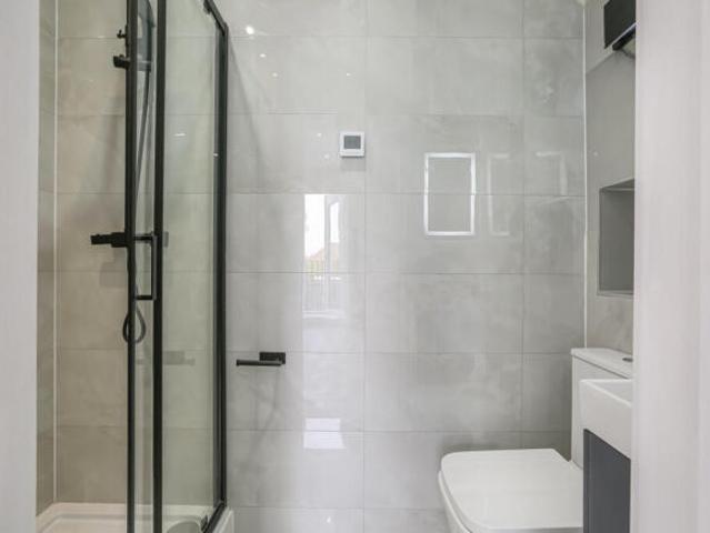 2 bedroom apartment for rent in Grosvenor Avenue, Carshalton, SM5