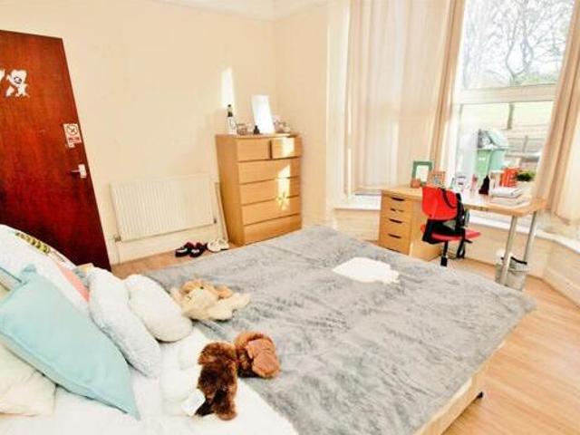 3 Bedroom Apartment For Rent In Hyde Park, Leeds