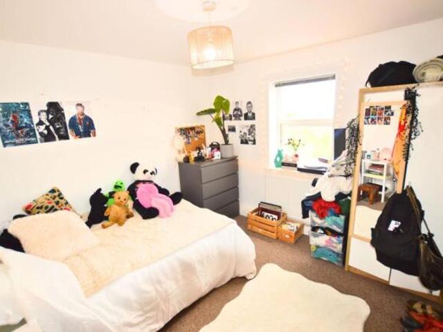3 bedroom apartment for rent in Hyde Park Road, Leeds, LS6