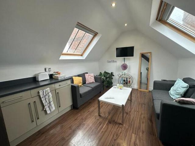3 bedroom apartment for rent in Hyde Terrace, Leeds, West Yorkshire, LS2